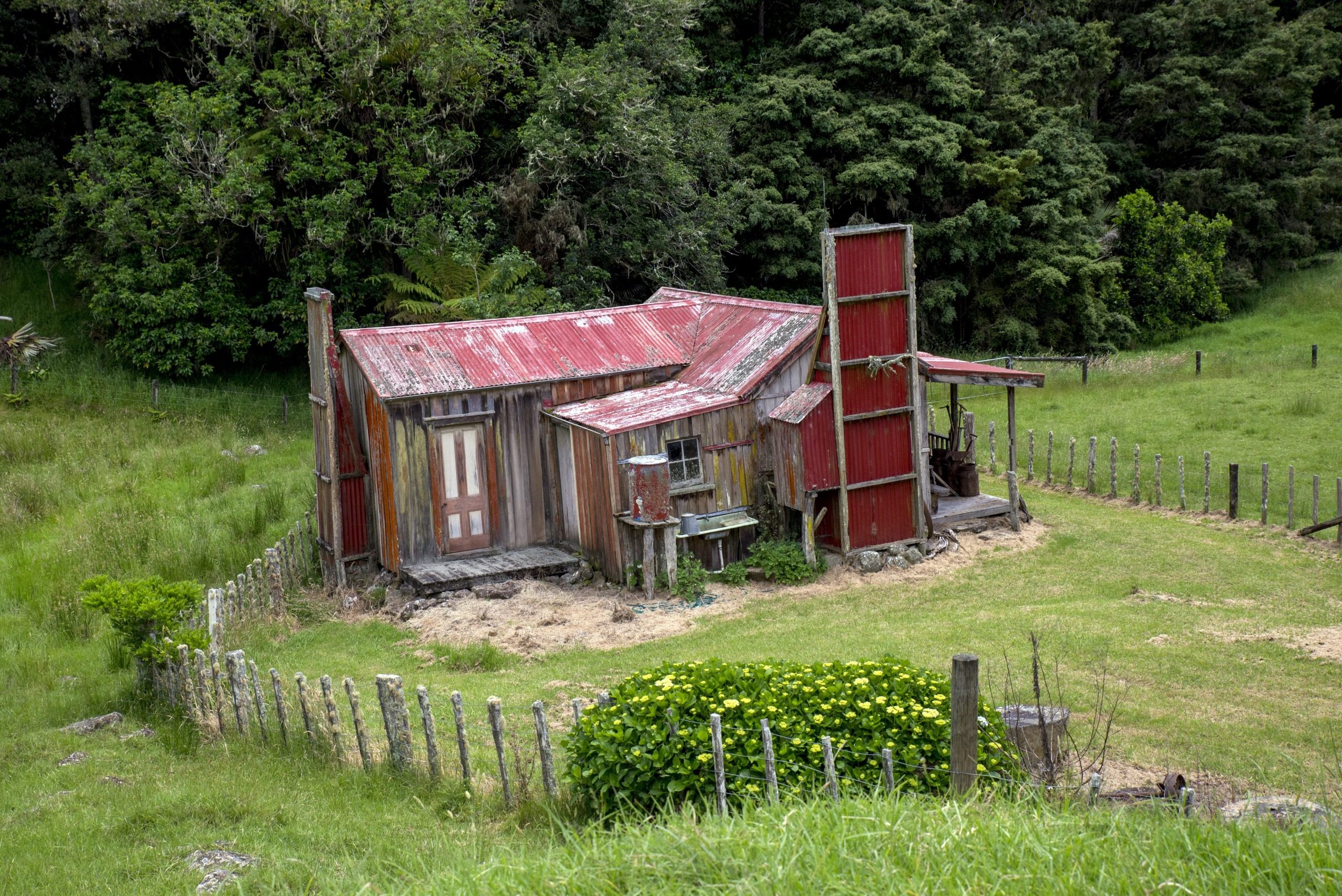 History in a slab hut - Country-Wide